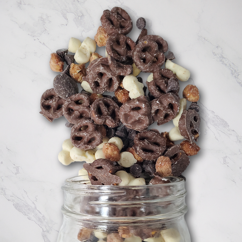 Hot Chocolate Snack Mix – Mountain Man Nut & Fruit